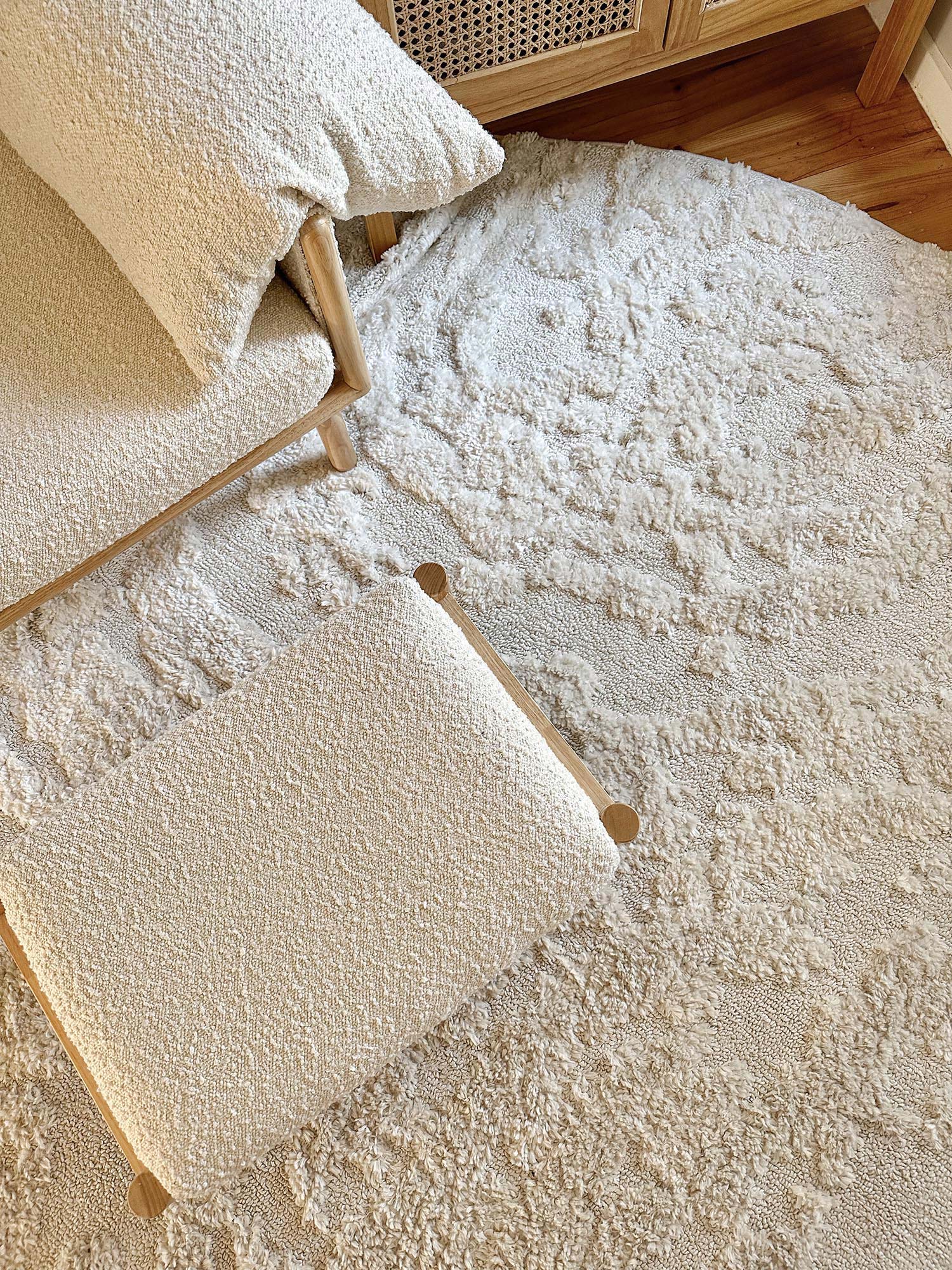 Aurora Ivory Cream Abstract Textured Round Rug