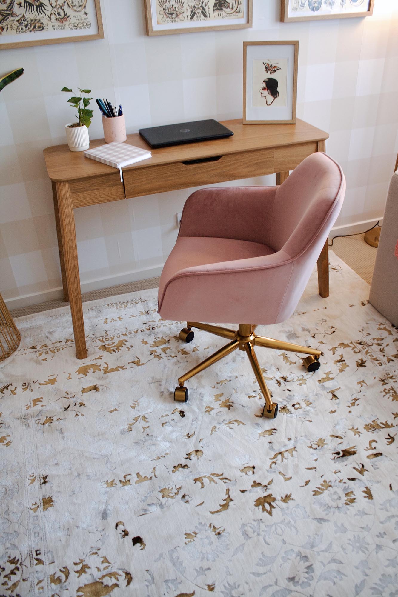 Lindy Cream Ivory And Gold Traditional Floral Rug *NO RETURNS UNLESS F