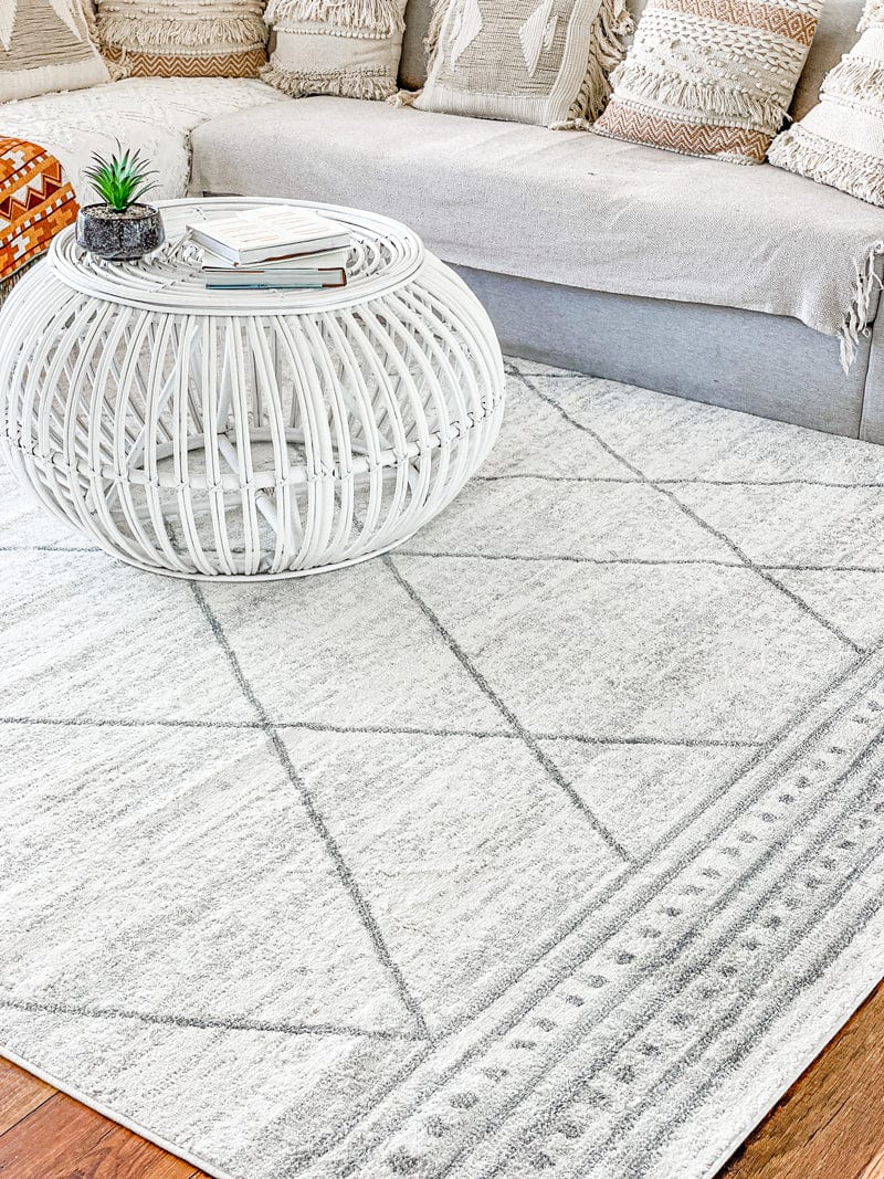 Naroa Grey and Ivory Diamond Tribal Rug