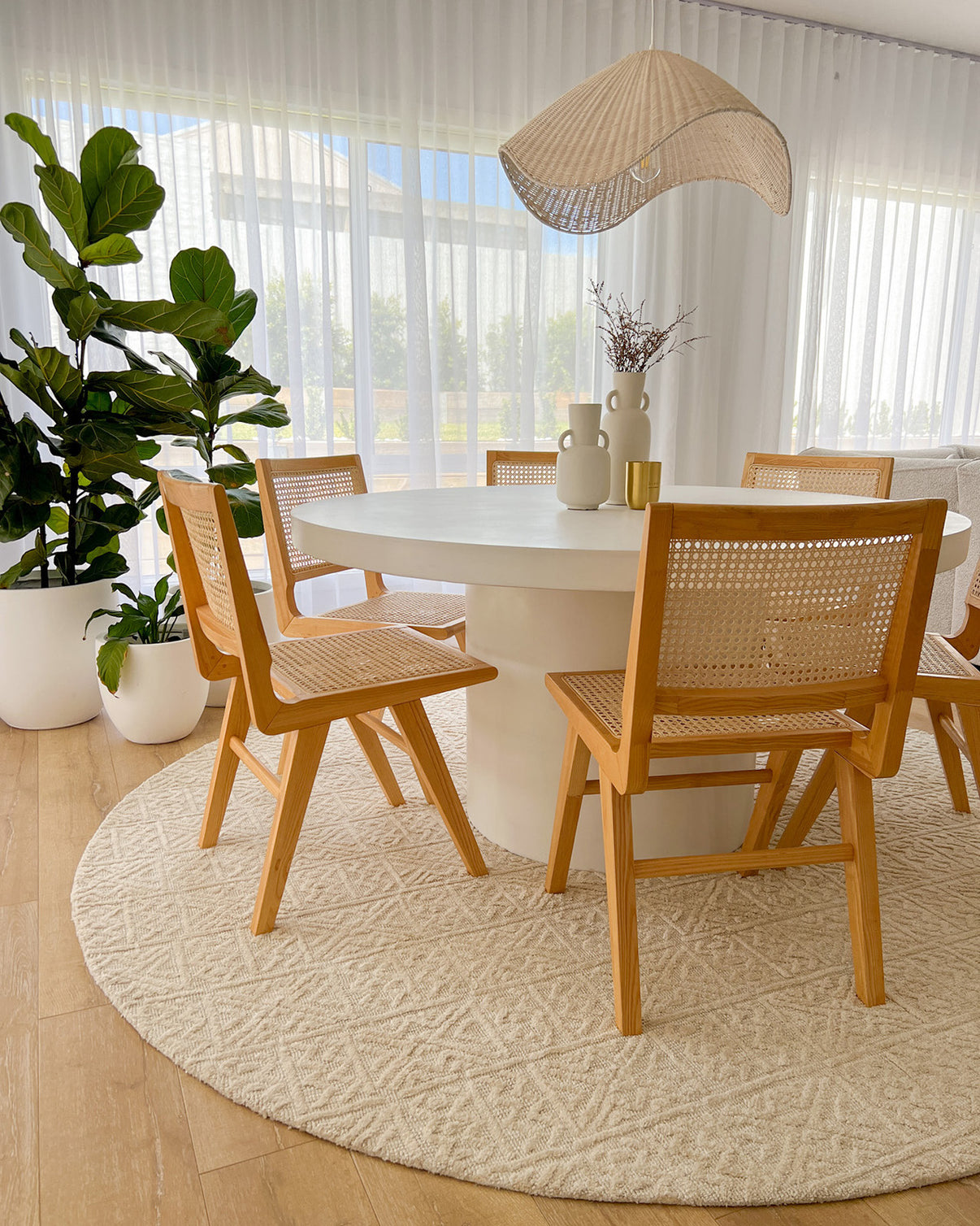 Neewa Beige and Ivory Tribal Transitional Round Rug – Miss Amara (AU)